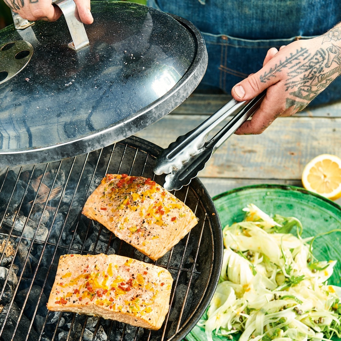Lekker gezond op de barbecue: gerookte zalmfilet met venkel ...